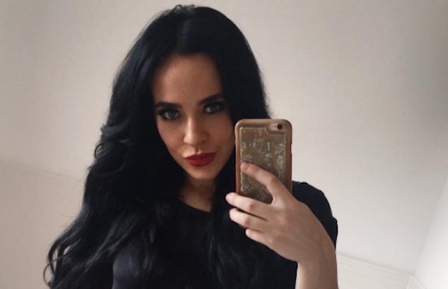Stephanie Davis shows off drastic new 'do - VIP Magazine
