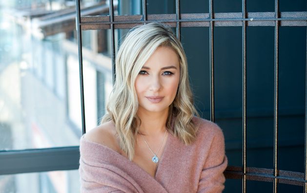 Want to achieve Anna Daley's soft wavy hairstyle? Here's all you need ...