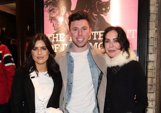 The Ryan family step out in style for opening night of The Lieutenant ...