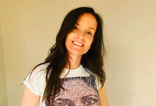 "Not long now..." Singer Keavy Lynch shares snap of growing bump as due ...